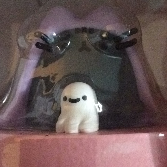 Pusheen | Toys | Pusheen Fall 223 Box Vinyl Toy | Poshmark